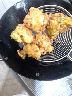 Kadhi Pakora Recipe - Yummy Traditional