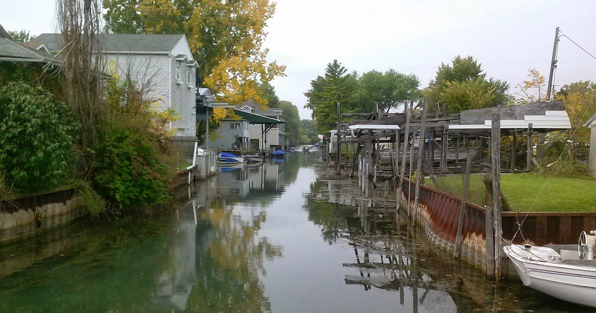 A Detroit Architect's Journal: Eastside Venice: The Fox Creek Canals