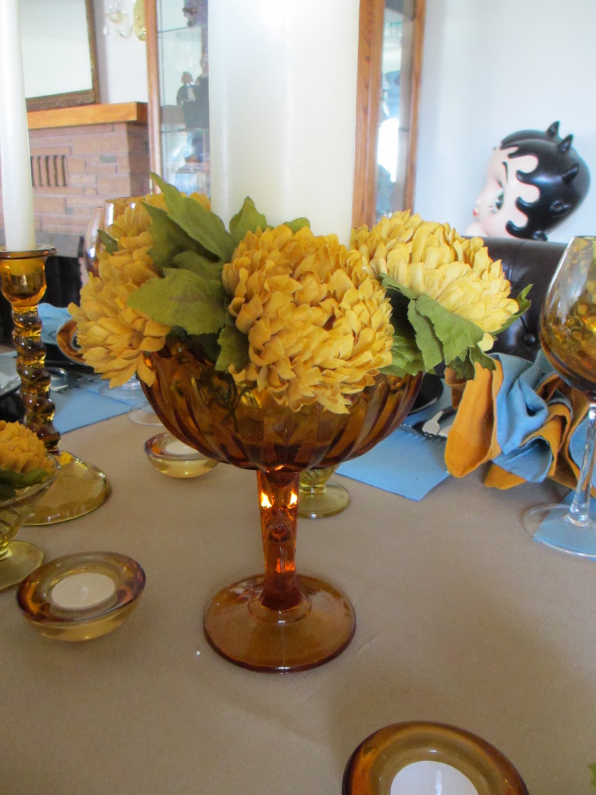The Welcomed Guest: Another Amber Tablescape