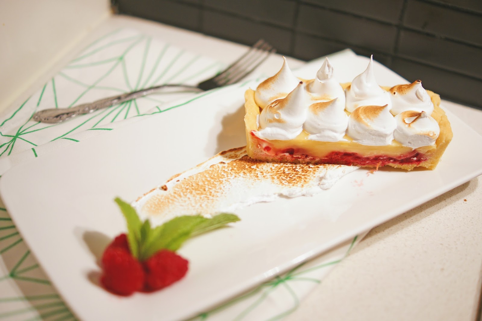 Raspberry & Lemon Curd Italian Meringue Tart | Mia Loves Pretty
