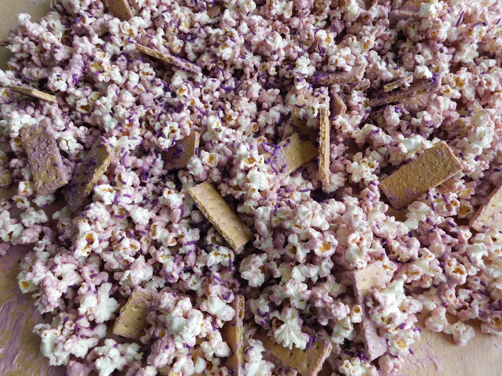 Sweet Spring Popcorn Mix