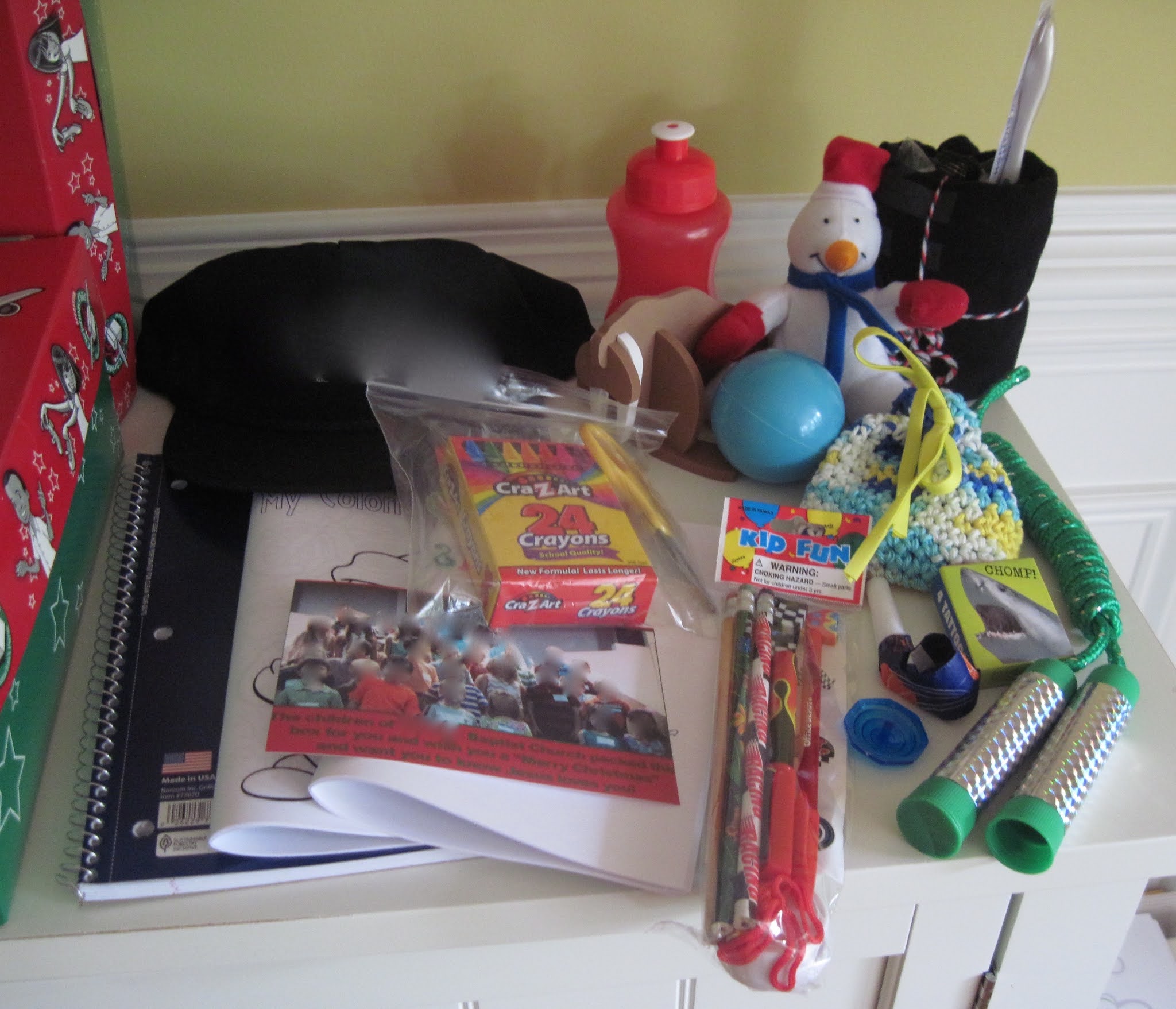 Simply Shoeboxes: Kid's shoebox packing party for Operation Christmas Child