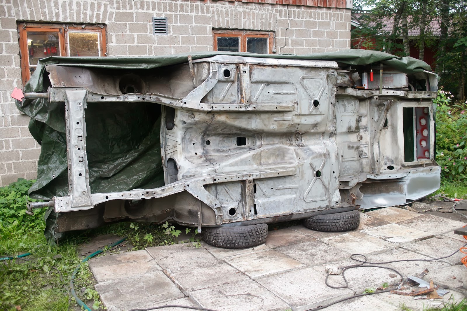 Volvo 240 24v: POHJA / UNDERBODY