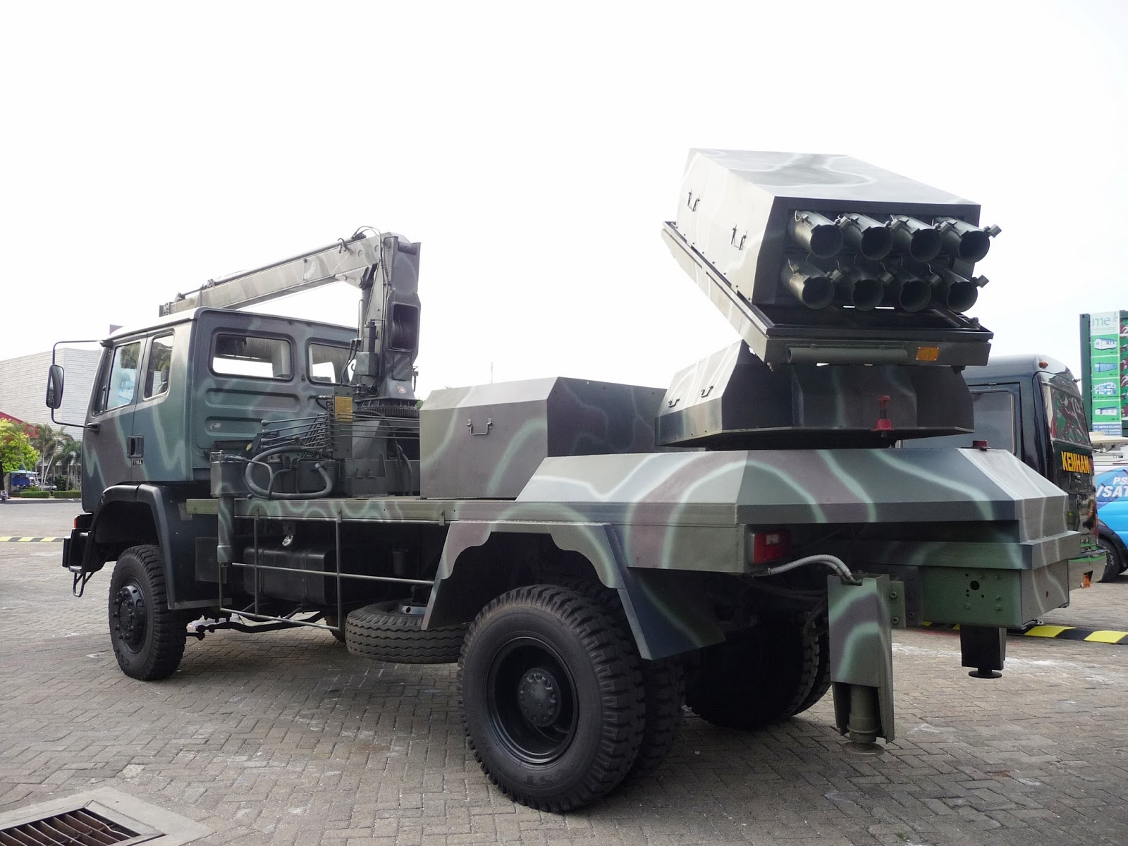 DEFENSE STUDIES: Menjaga Marwah NKRI dengan Roket