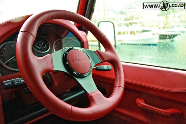 LAND ROVER DEFENDER Red Edition 2013 | dosop