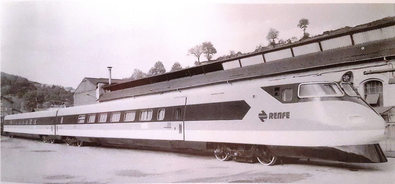 Trenes y tiempos: Las tracciones térmica y eléctrica en RENFE (LXXVIII ...