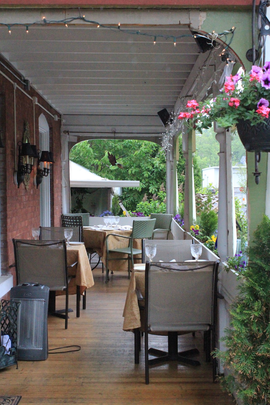 Chasing the Extraordinary: Mouzon House - Saratoga