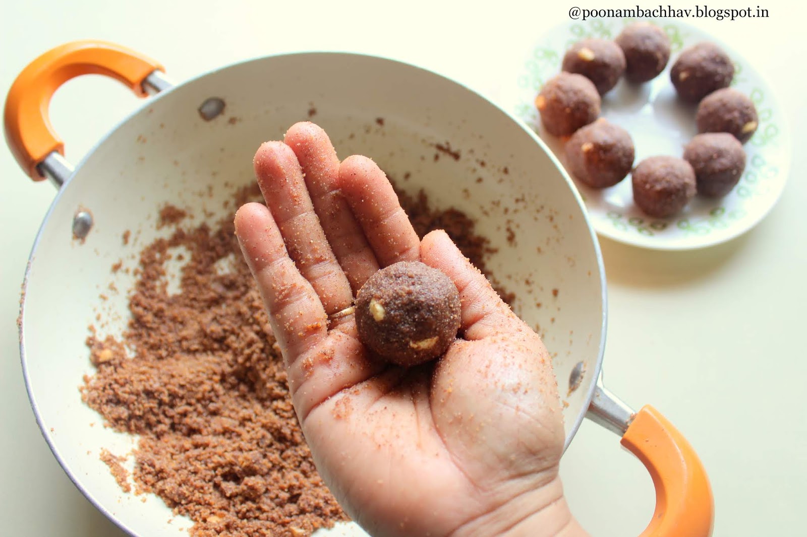 Annapurna: Ragi Ladoo / Finger Millet Ladoo