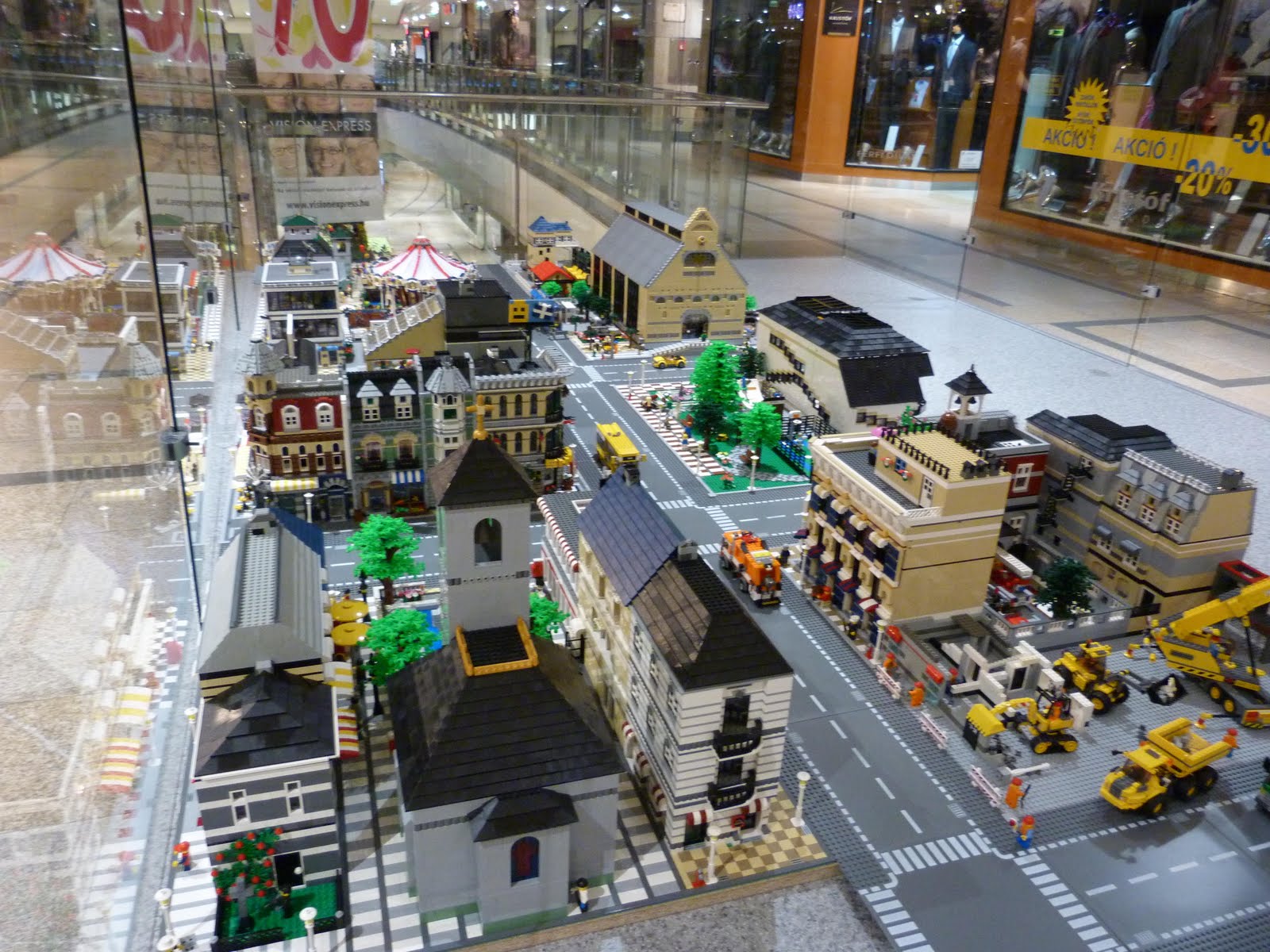 Lego építés: 9. Lego kiállítás 2011, Árkád Üzletház, Budapest