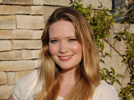 Detrás del Conejo Blanco: Autora del mes: Sarah J. Maas