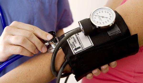 Tekanan Darah Rendah (Hipotensi) : Penyebab dan Gejala | Medkes