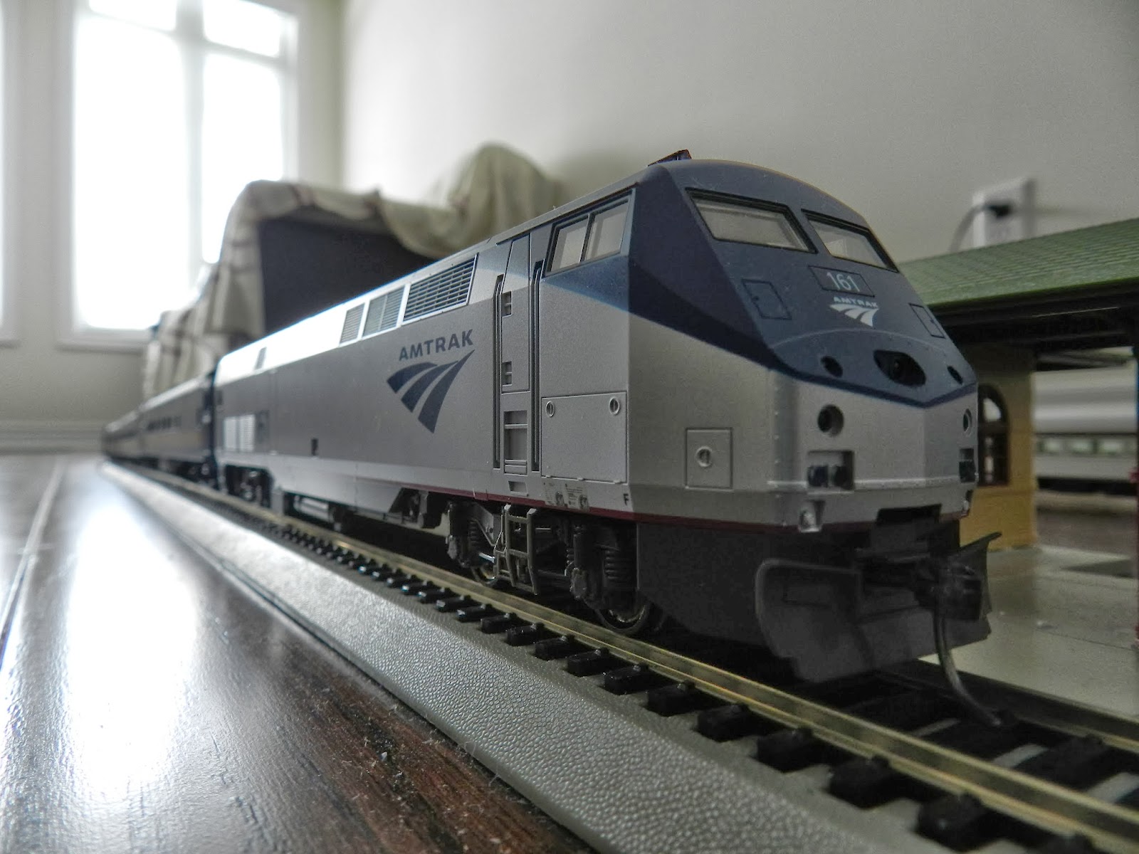 TTCVIAFan25, Updates, Reviews, and more!: KATO HO Scale GE Genesis-Review