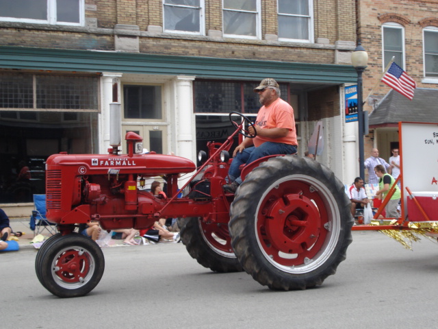 NANA DIANA TAKES A BREAK: Pink Tractor Float