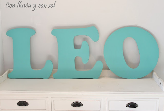 Con lluvia y con sol: LETRAS DE MADERA PARA DECORAR EL DORMITORIO DE LEO