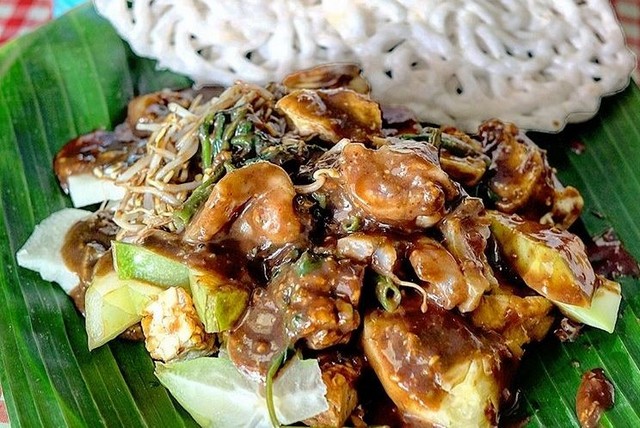 Cingur Sapi, Bahan Pilihan Kuliner Lezat Khas Surabaya - firmankasan.com