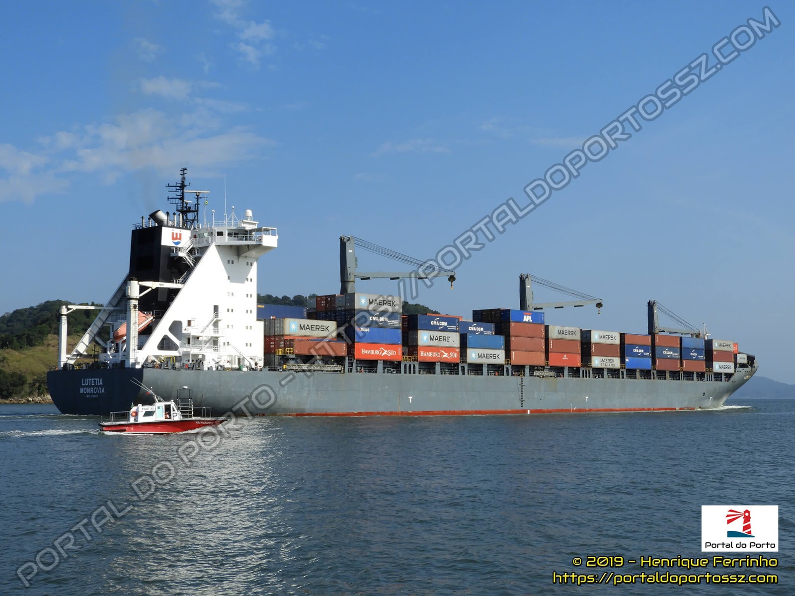 Lutetia com chaminé da HAMMONIA Reederei - Portal do Porto