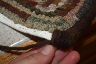Primitives by the light of the moon: A Quick Way to Bind A Hooked Rug