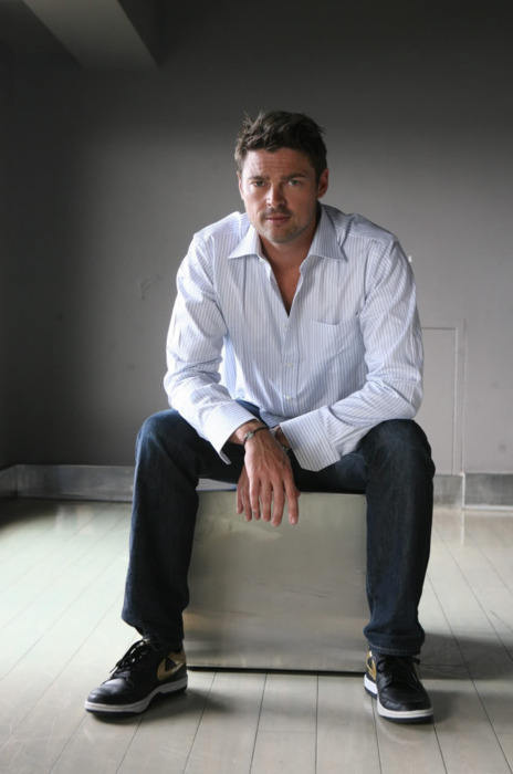 Archive Only: Visit Wilde Designs: Hottie of the Week: Karl Urban