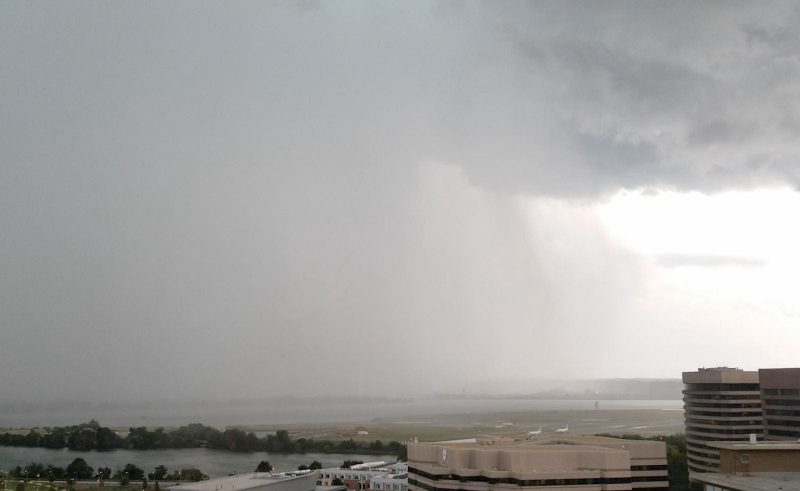 MSE Creative Consulting Blog: Downburst! Close Call at Reagan National ...