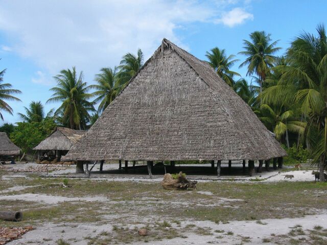 Thornes-in-Tarawa: Traditional Skills - Building a Mwaneaba