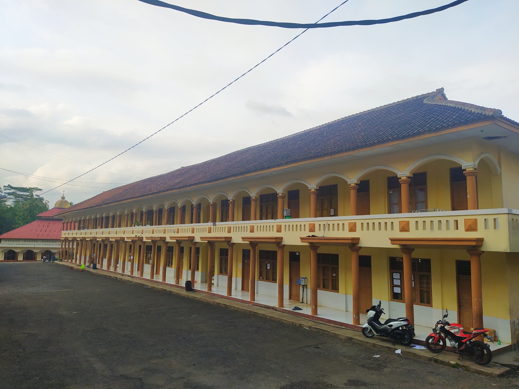GEDUNG ASRAMA