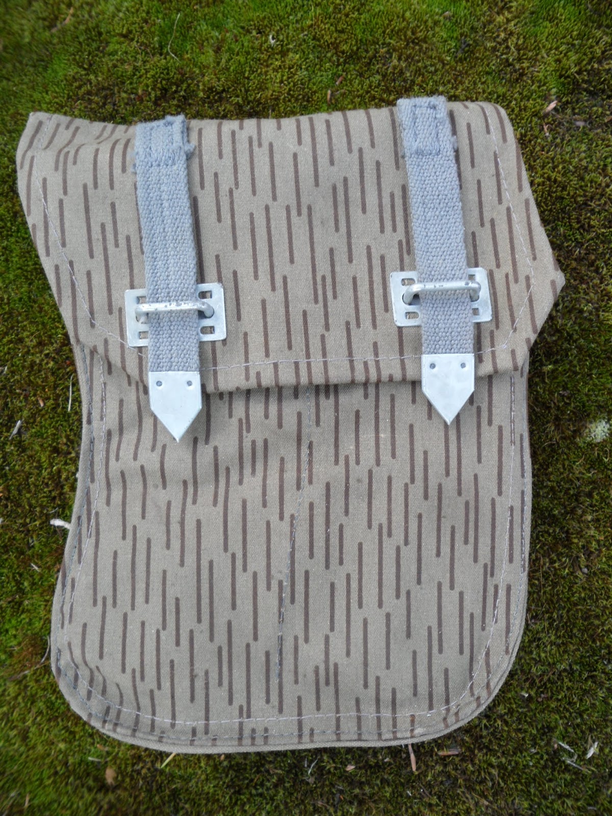 Four Bees: East German, NVA, AK47 (MPi), 4 Magazine Ammo Pouch ...