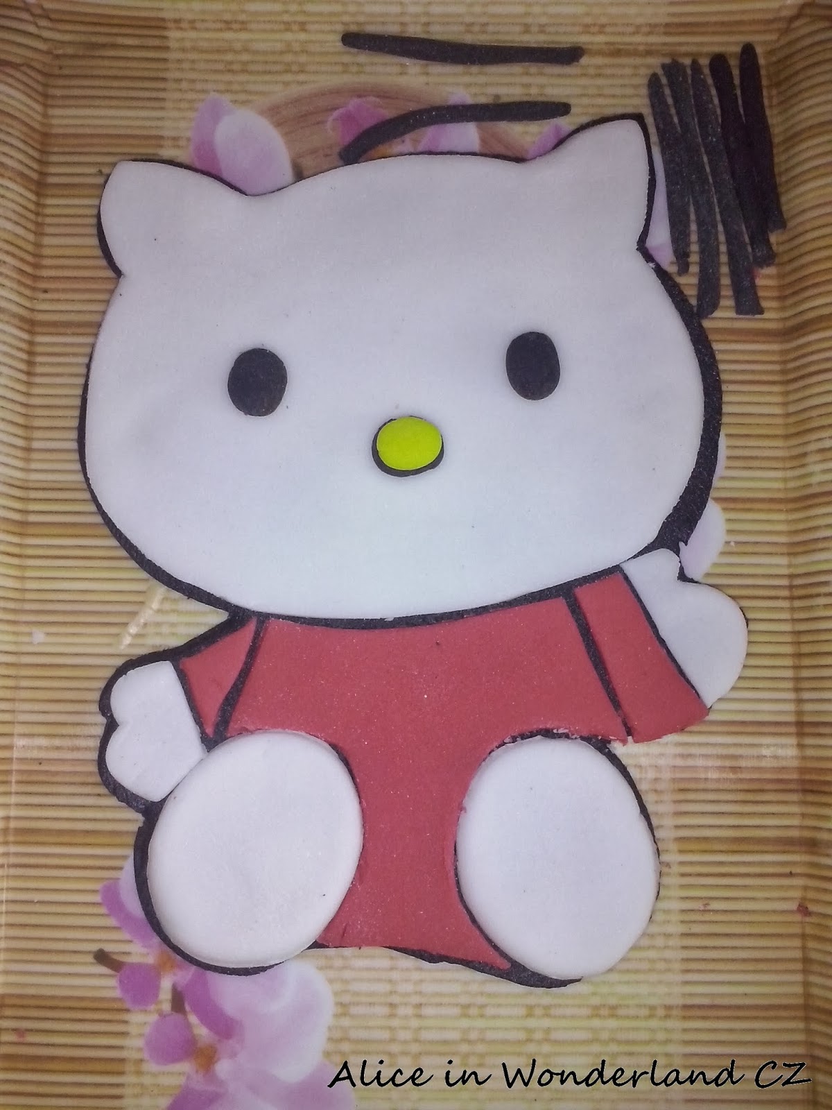 Alice in Wonderland CZ: Hello Kitty: cake tutorial :)
