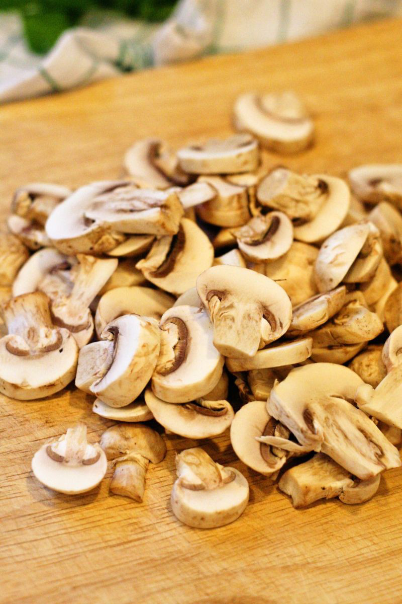 Perfectly imperfect : Fluffy Omelet with Mushrooms, Herbs, and Cheese