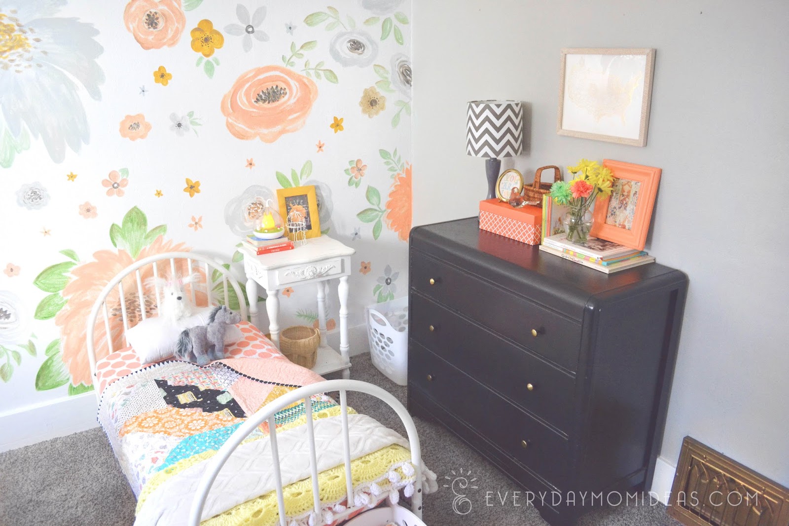 Hand Painted Floral Wall with Gold Accents (Girls Room Makeover Reveal ...