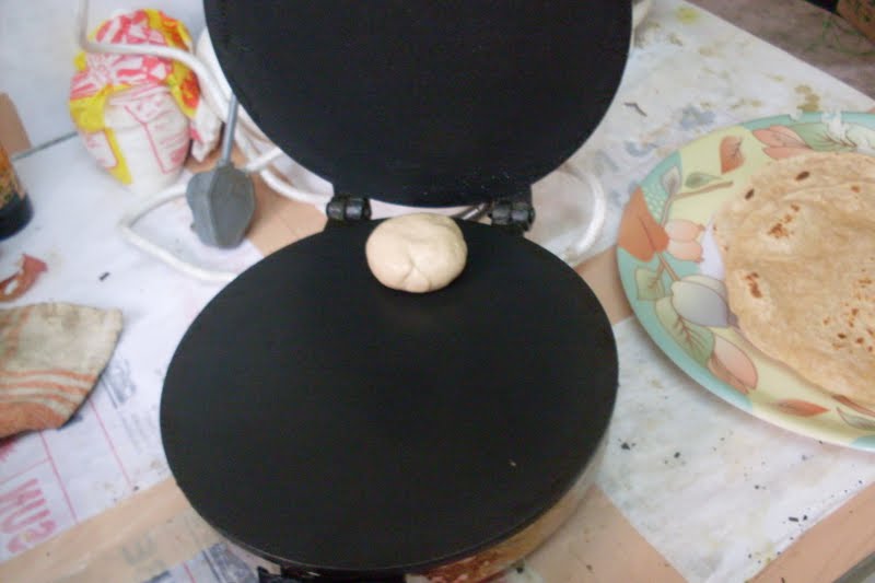 PASSION4COOKING: How to use an electric Roti Maker?