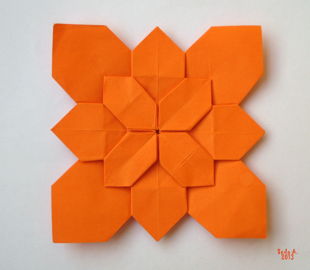Seda'nın Origami Dünyası: İlk Mozaik Origami Çalışmam HYDRANGEA