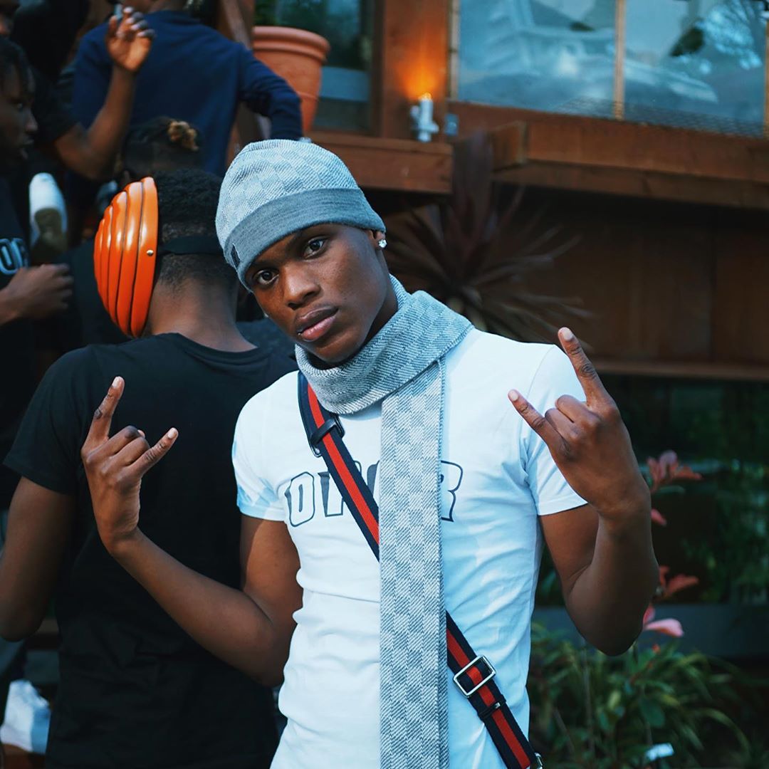 Height : How tall is Offica?