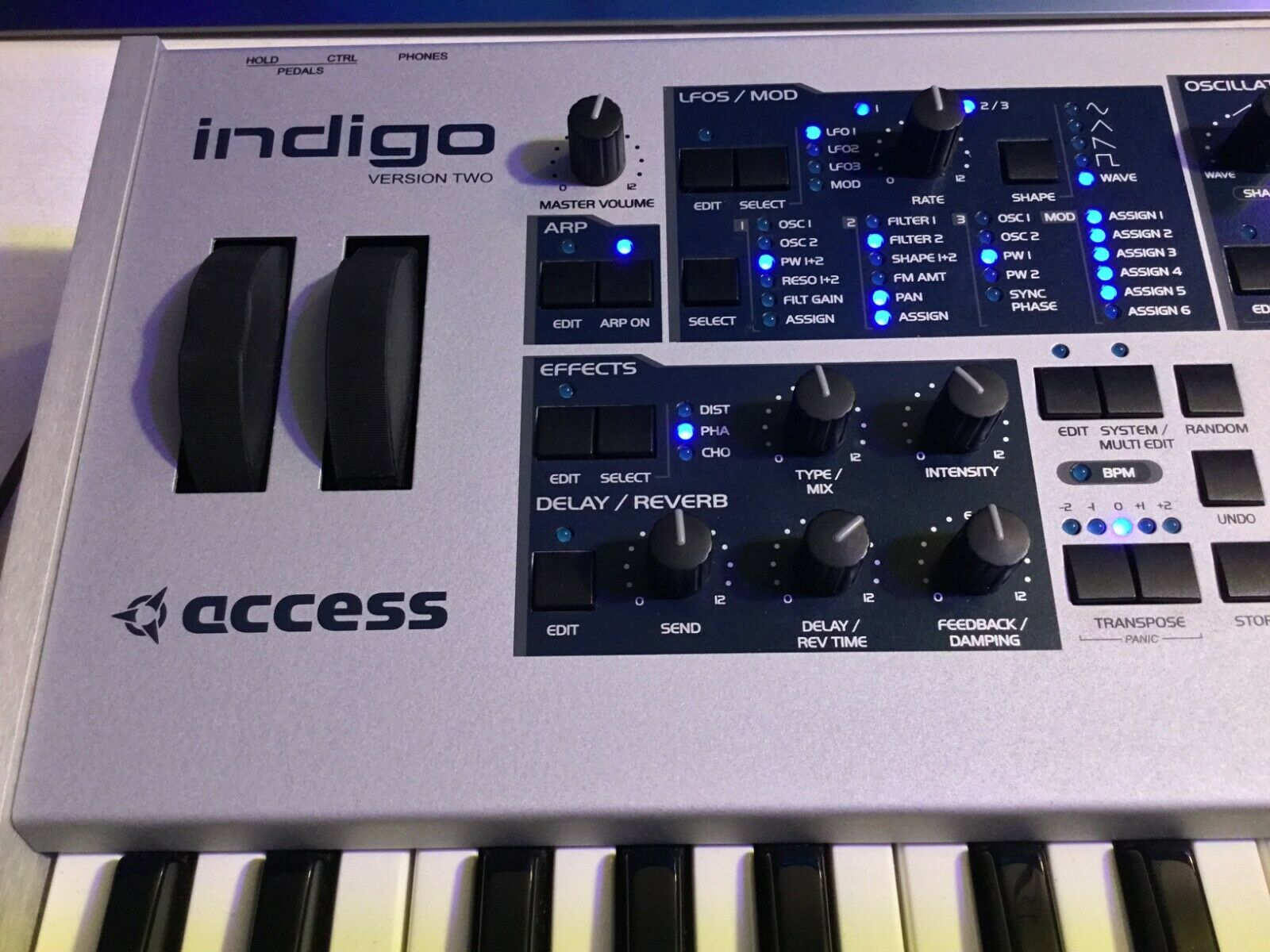 MATRIXSYNTH: ACCESS VIRUS INDIGO 2 Analog Modeling Synthesizer SN 10200028