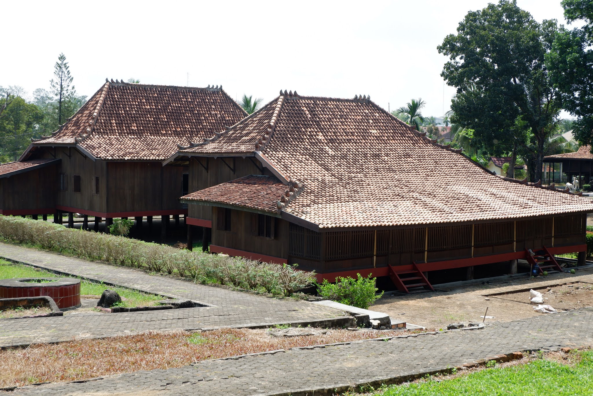 Berkunjung ke Rumah Limas di Uang Rp 10 Ribu lama - dodonulis