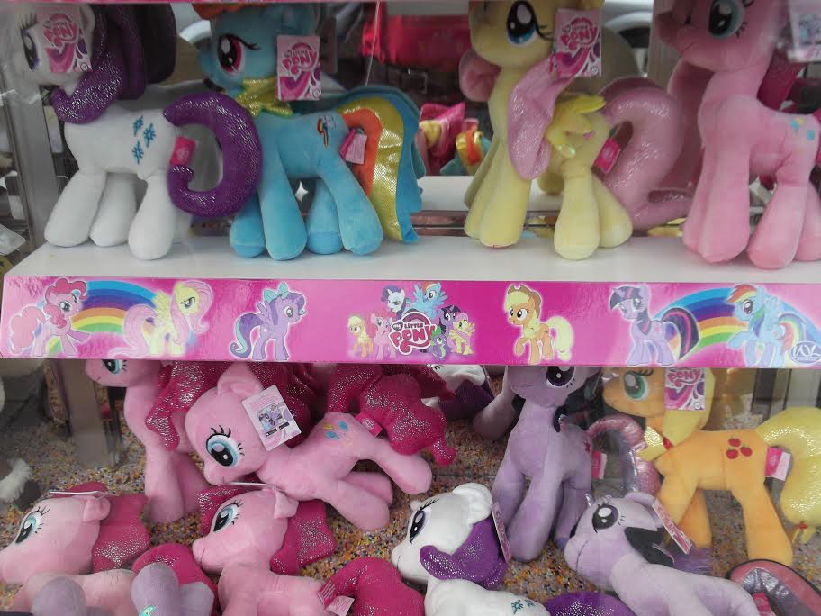 Equestria Daily - MLP Stuff!: Aurora Ponies Get a Claw Machine Display