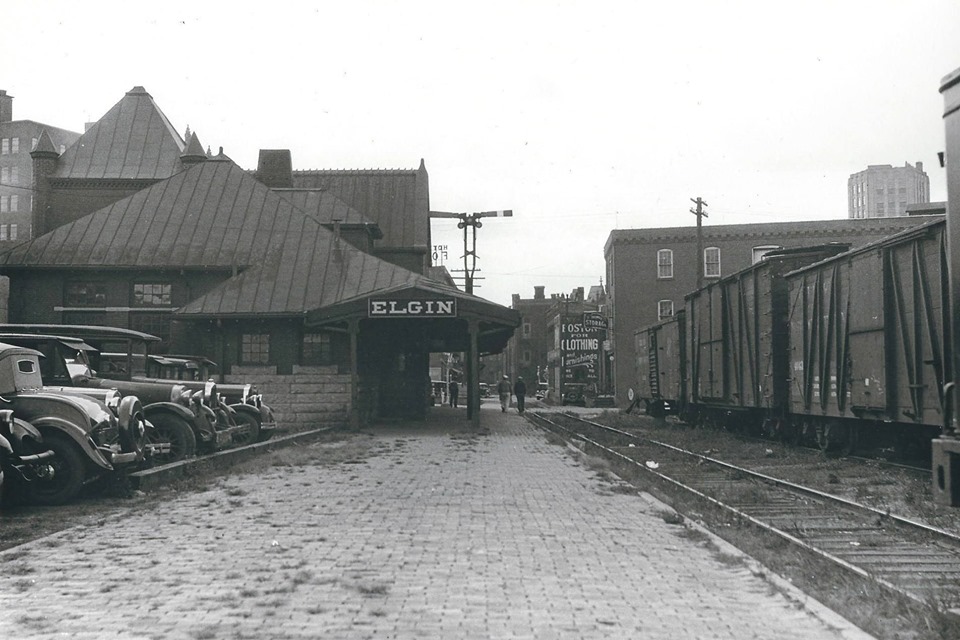 Towns and Nature: Elgin, IL: C&NW East Elgin Depot
