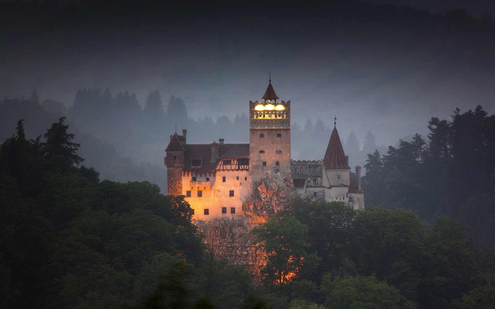 fotografias: Bran castle (Dracula castle) in Bran, Transylvania ...