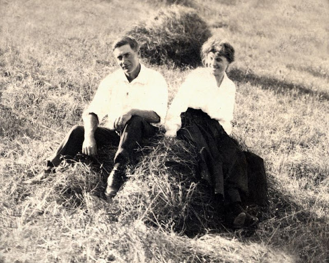 37 Lovely Photos That Show Farm Ladies Over 100 Years Ago ~ Vintage ...