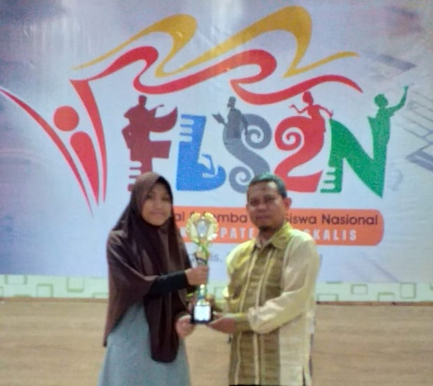 SMP IT MUTIARA: Juara Desain Poster FLS2N