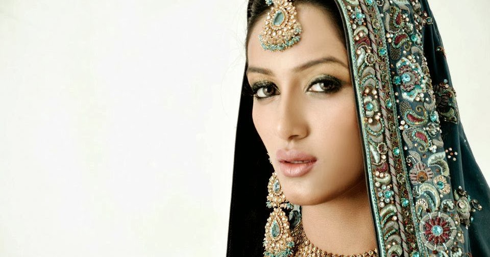 Planet Lollywood: Mathira To Make Her Bollywood Debut Soon