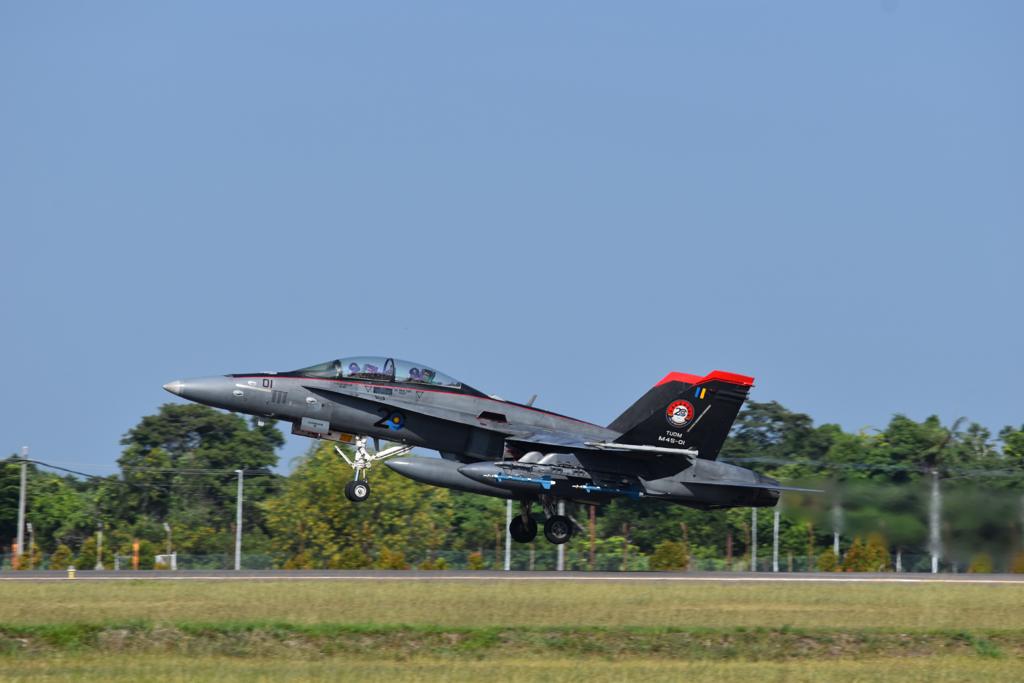 DEFENSE STUDIES: 9 Jet Pejuang TUDM Adakan Latihan Tembakan Peluru Berpandu