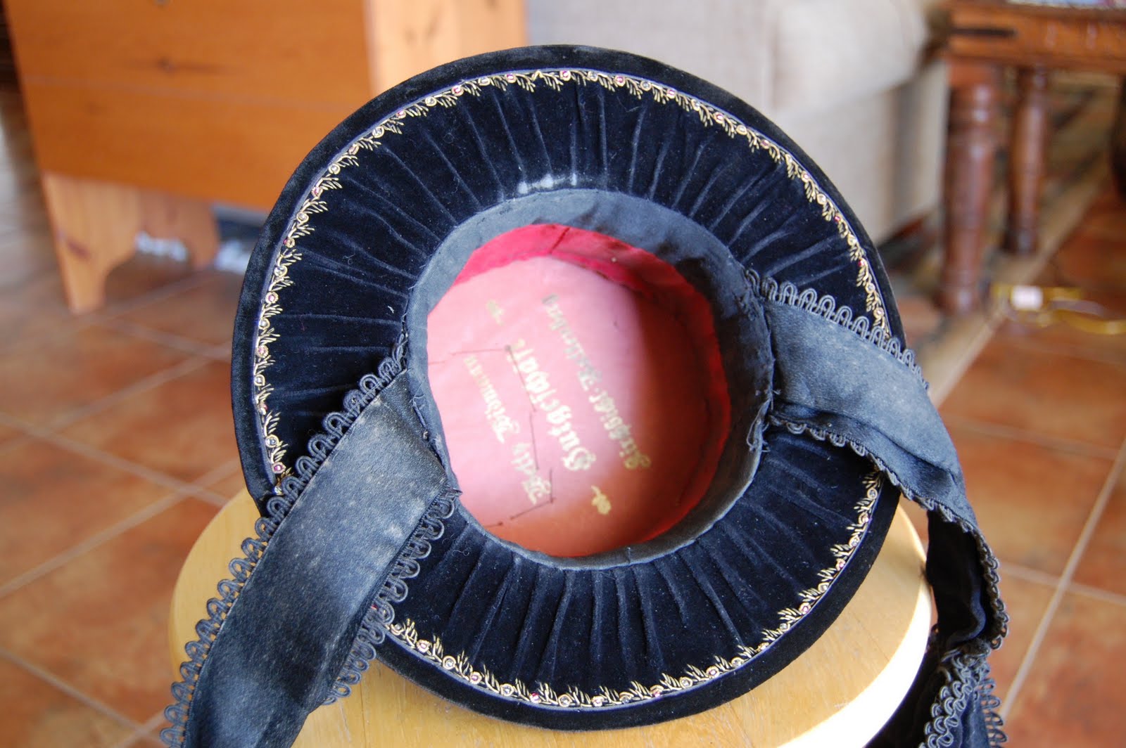 My Artistic Side: Victorian riding hats!