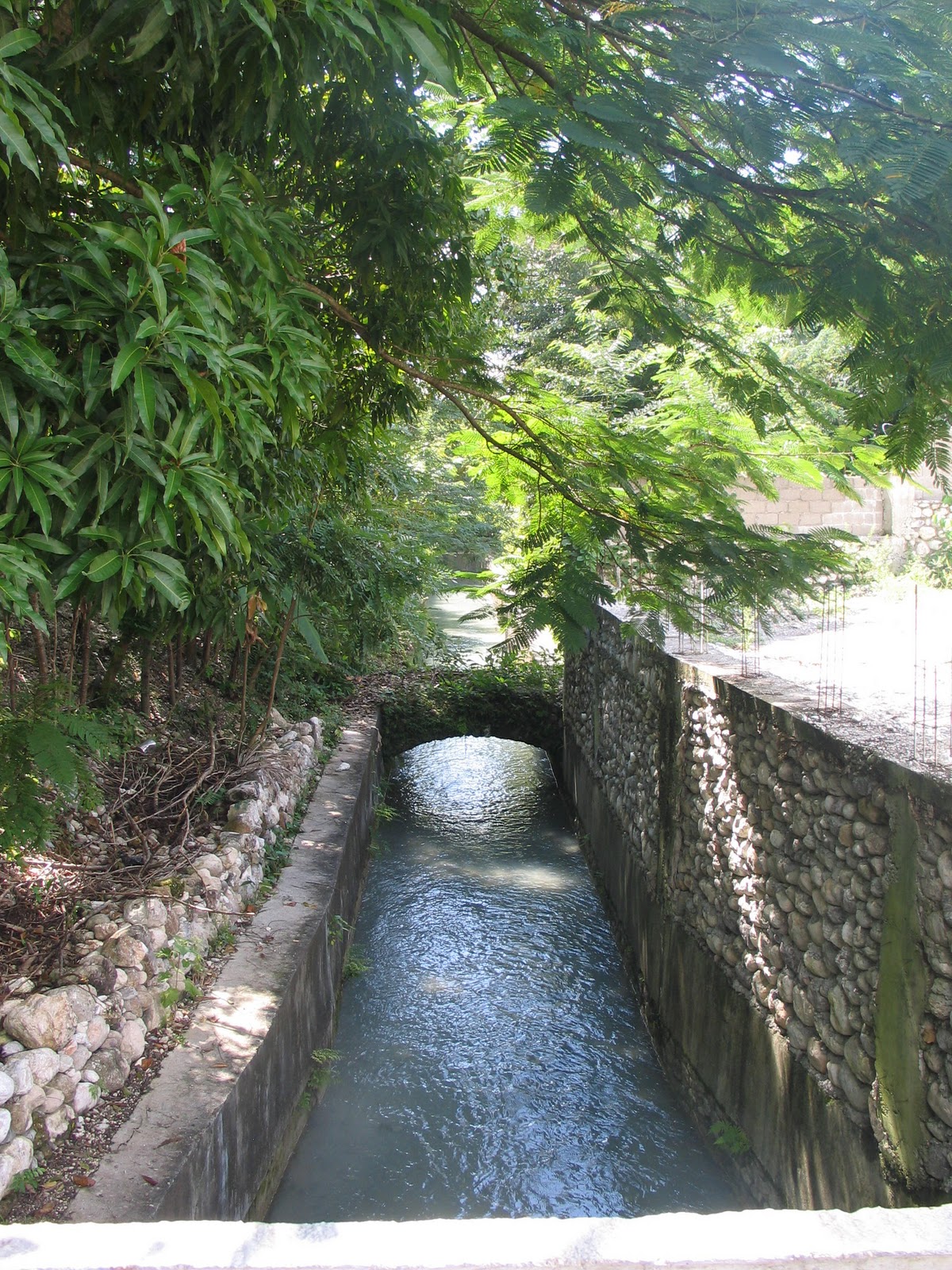 Vivre en Haïti au quotidien: Promenade vers Camp Perrin, Haiti