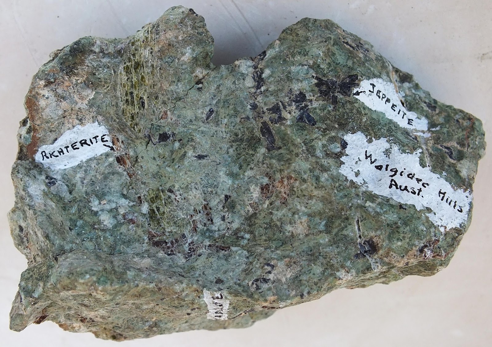 LEUCITE HILLS, WYOMING - lamproites & gemstones