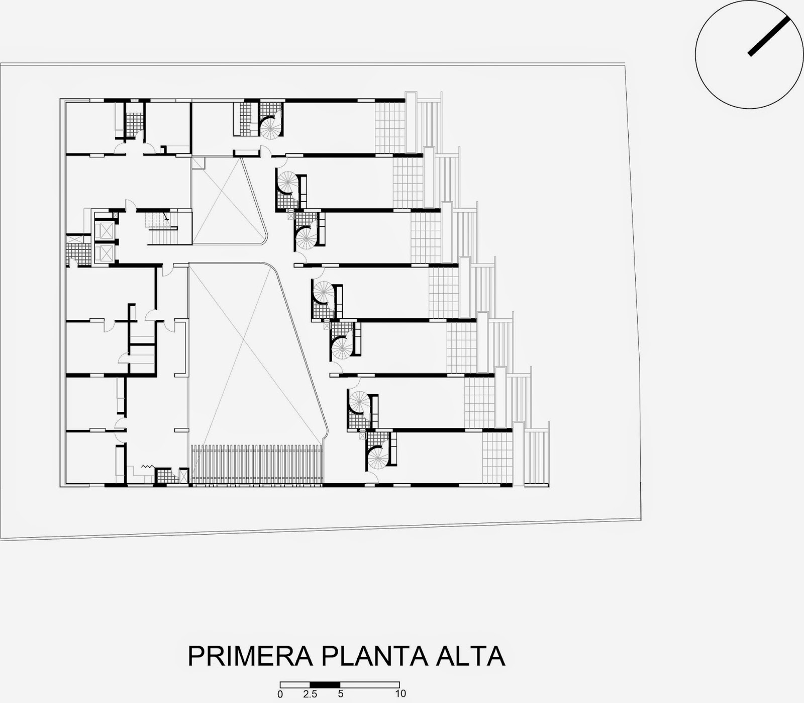 ARQUITECTURA MODERNA EN ECUADOR: EDIFICIO ATRIUM