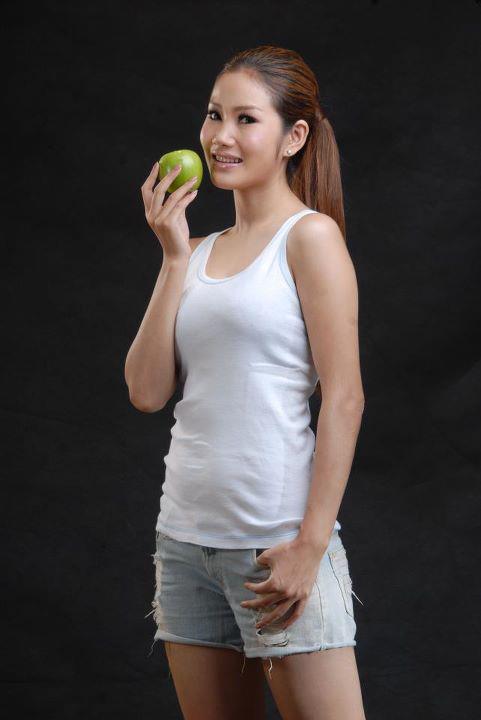 Cute Wallpapers: Myanmar Model Awng Seng with Beautiful Blond-Hair