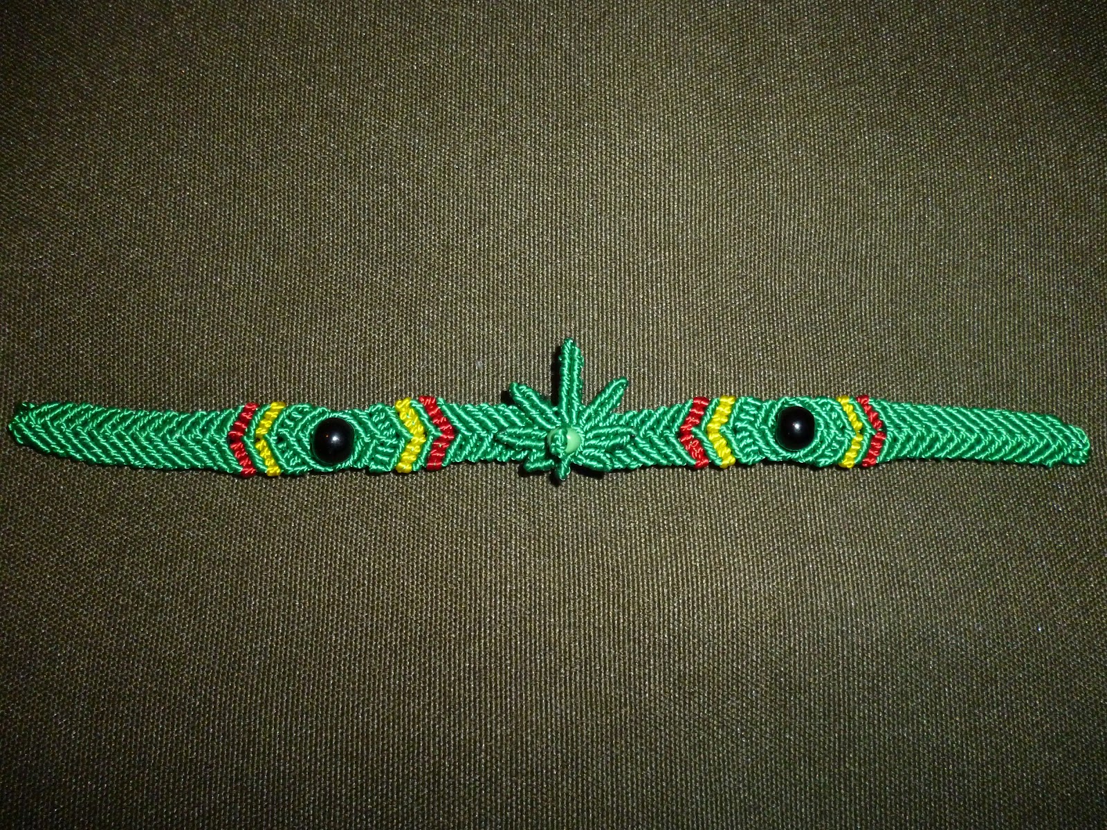 MANILLAS EN MOSTACILLA Y MACRAME: MANILLAS EN MOSTACILLA
