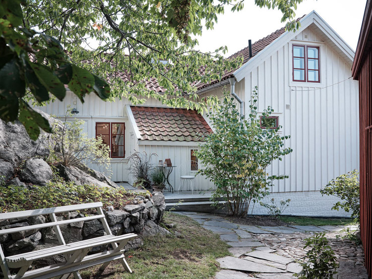 my scandinavian home: An Idyllic Blue and White Swedish Cottage In The ...