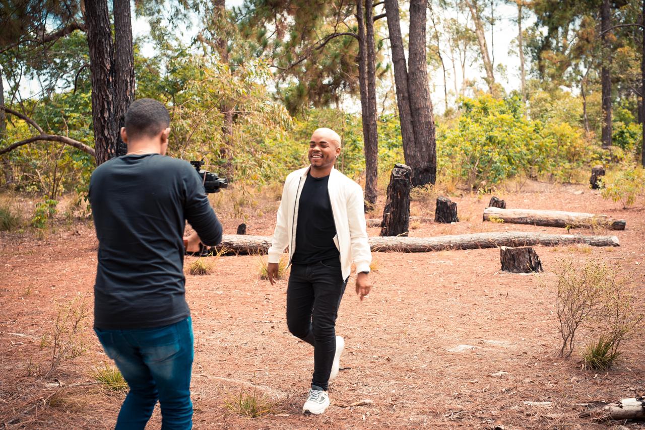 ACONTECE: Humorista e influencer, Cristian Bell fala sobre limites do ...