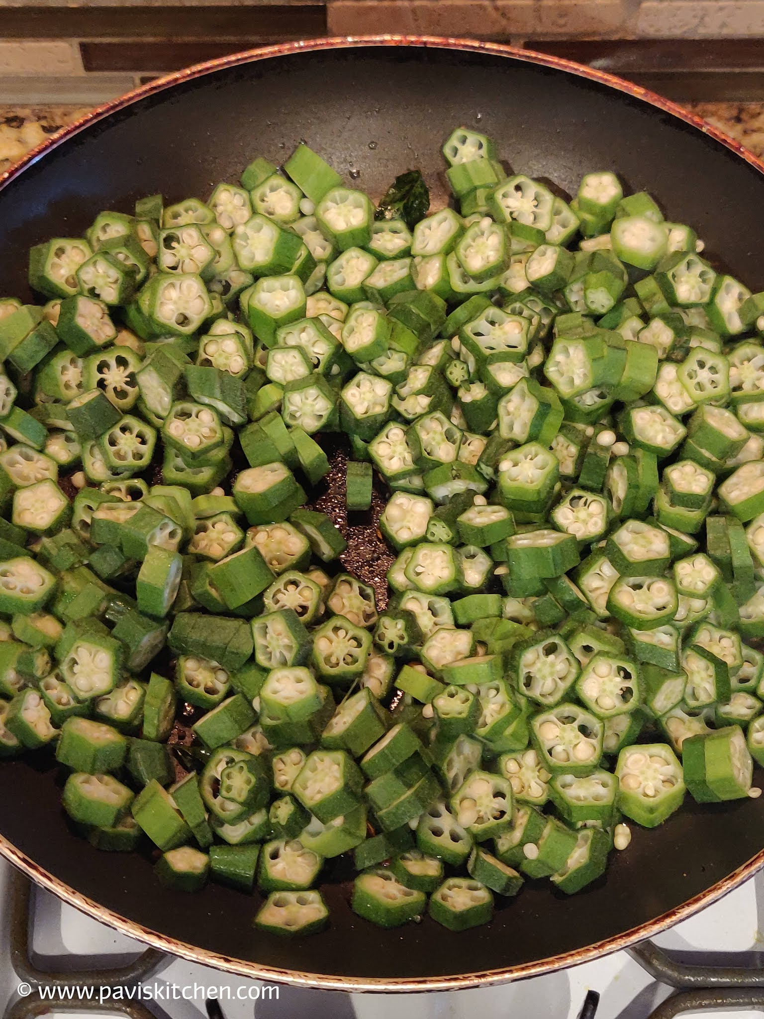Vendakkai fry recipe | Bendekai palya recipe | Vendakkai poriyal recipe ...